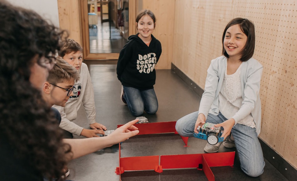 Aux commandes du robot M'Bot - Bulles de gones