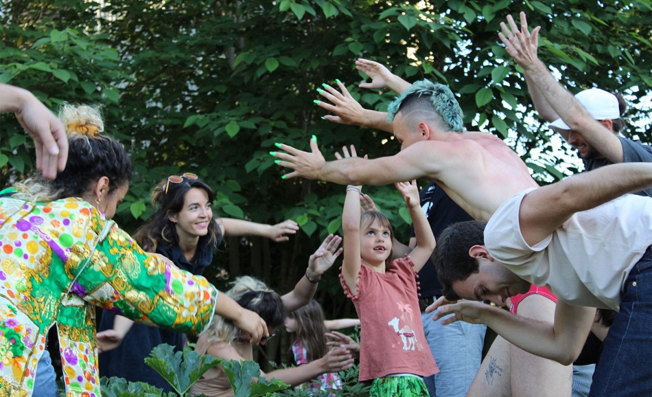 Lundy Grandpré — Performance au jardin - Bulles de gones